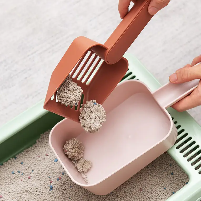 How to Scoop Cat Litter?